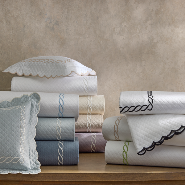 Matouk Classic Chain Scallop Matelassé Bedding (Deep Lilac/Bone ...