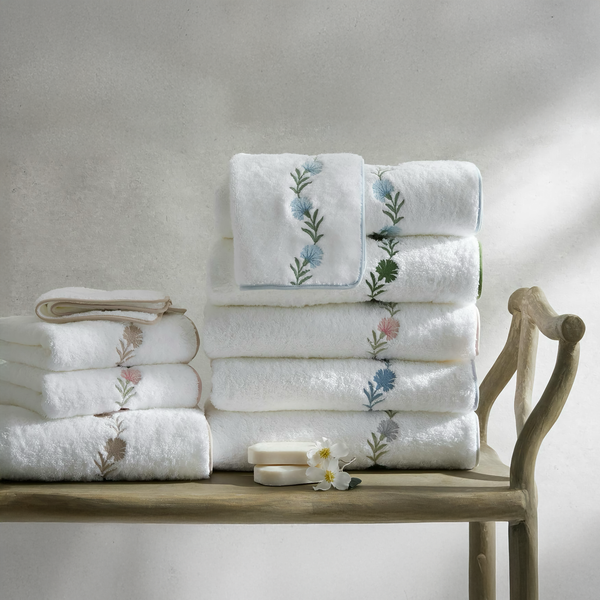 Matouk Daphne Bath Towels and Mats (Blush) | Bloom in Luxury | FLandB ...